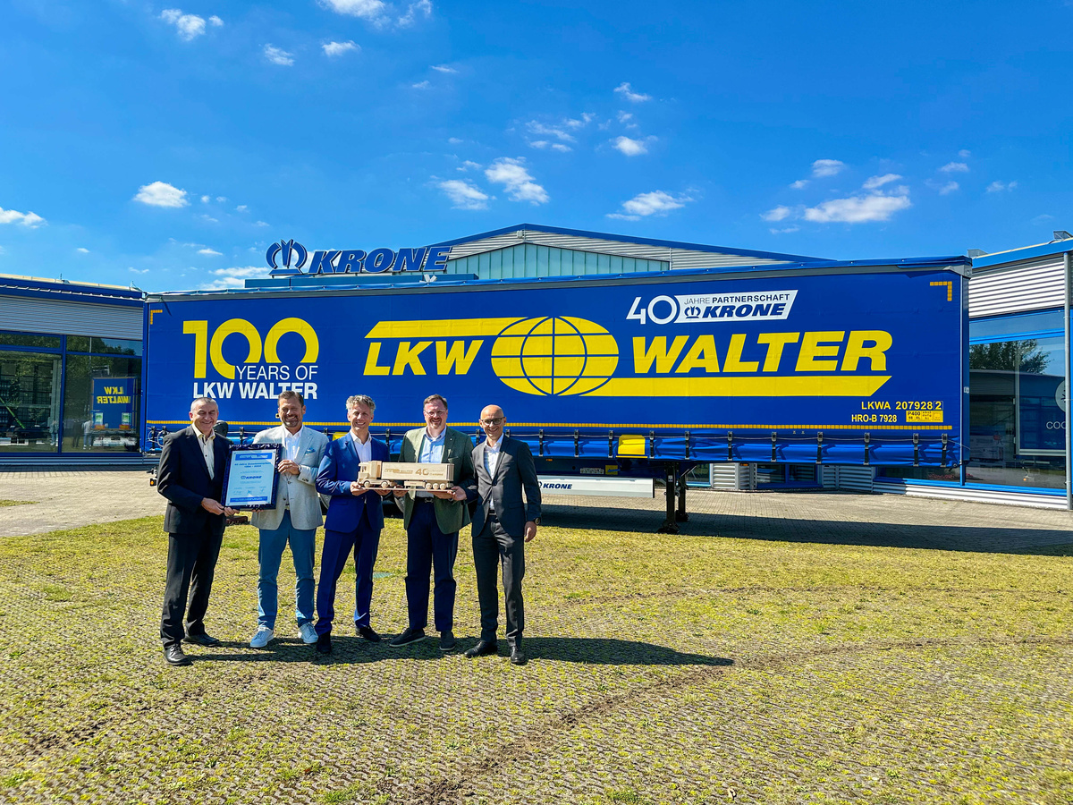 KRONE und LKW WALTER feiern 40 Jahre Partnerschaft