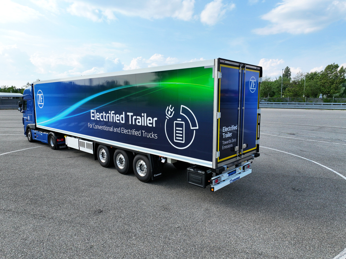 KRONE Cool Liner mit ZF „Electrified Trailer System"